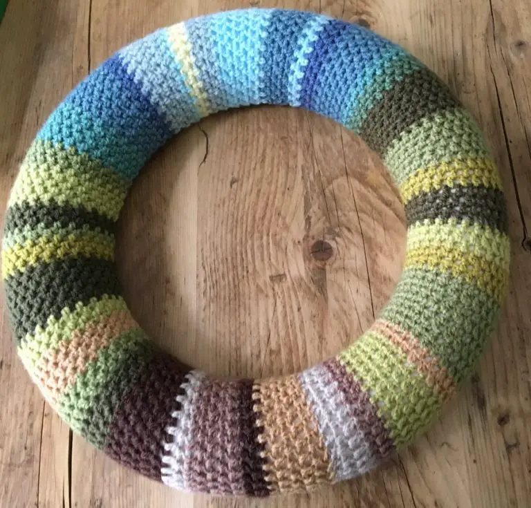 Summer Crochet Wreath - Free pattern - off the hook for you